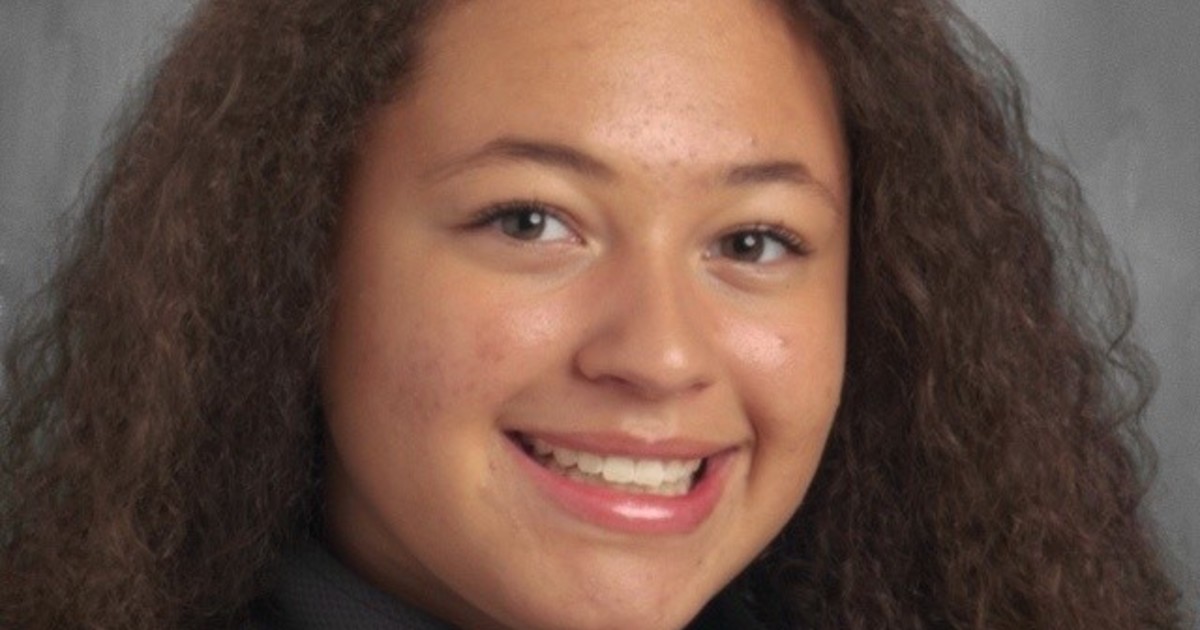 HC Senior Receives Philanthropy Award | Holy Cross District HS